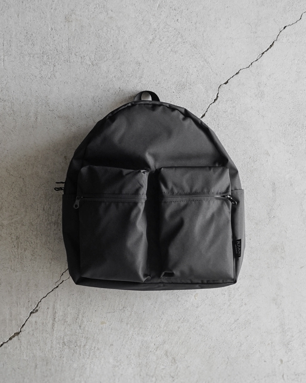 カリ アミアカルヴァ KARRI AMIACALVA バックパック ユニセックス BACKPACK デイパック リュック 鞄 ブラック 黒 K007-S-BL【送料無料】正規取扱店